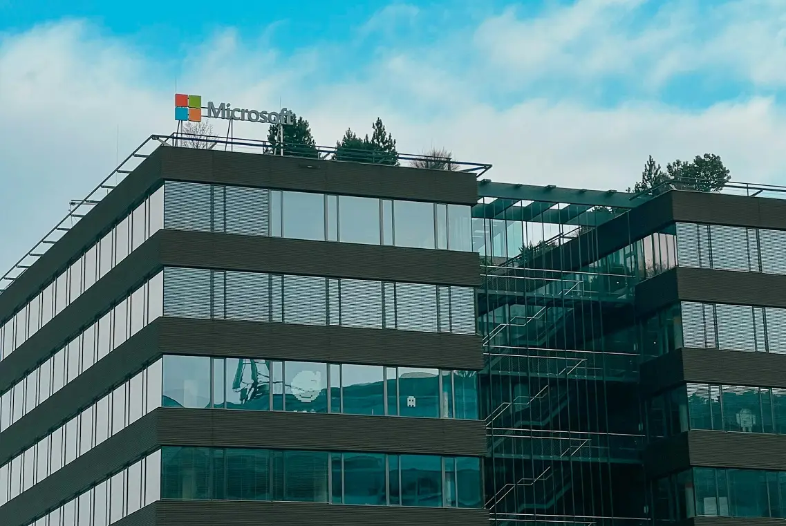 Η Microsoft επεκτείνει τις υποδομές AI και cloud στην Ευρώπη με ...